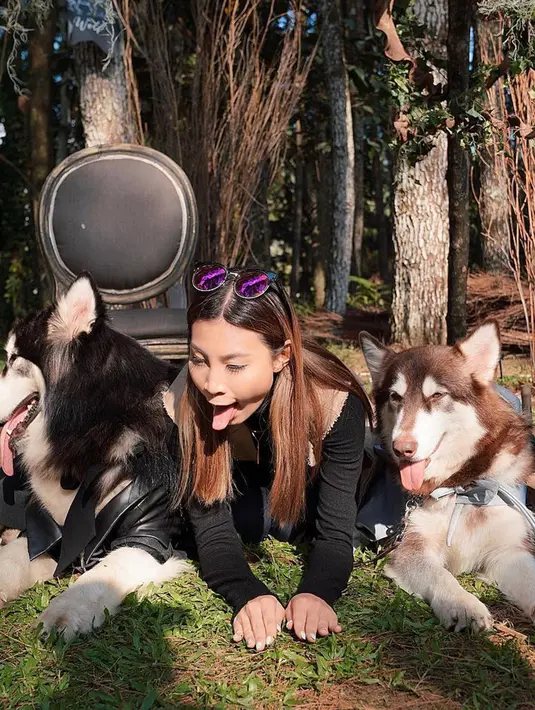 FOTO: Aksi Kocak Patricia Gouw yang Sempat Disangka Ayu Dewi - Foto ...