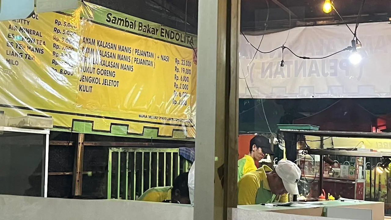 Mencicipi Ayam Sambal Jeletot, Kuliner Nikmat di Antapani Bandung - Regional Liputan6.com