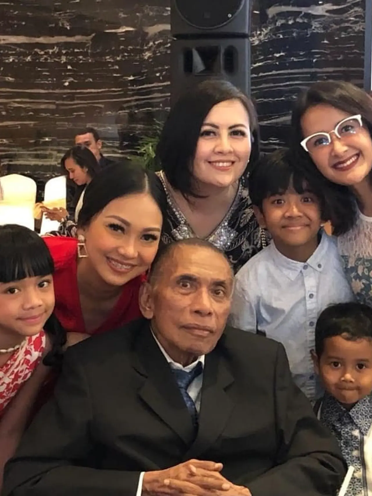 Jenazah Chris Pattikawa Dimakamkan 4 Januari 2020 - ShowBiz Liputan6.com