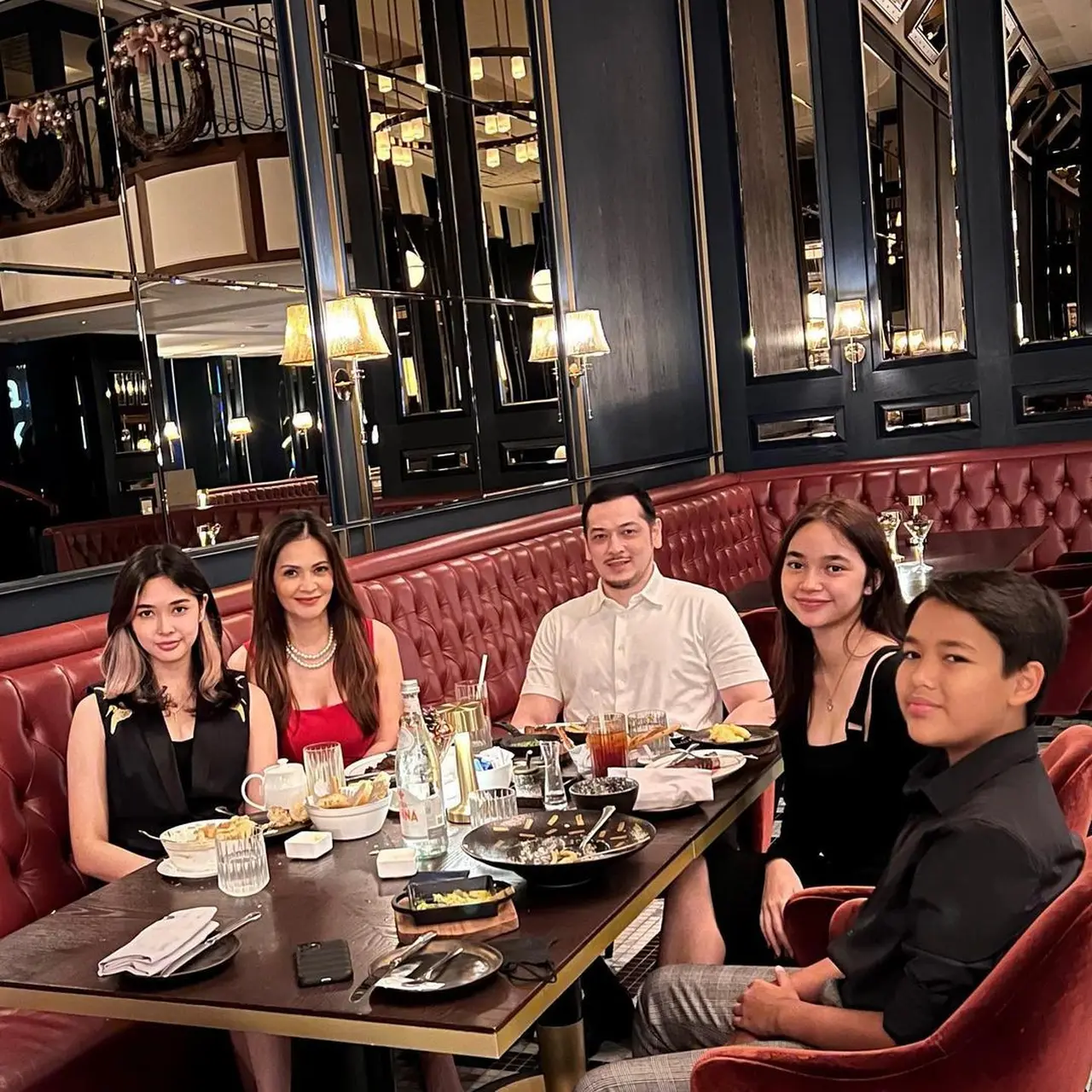 6 Potret Harmonis Cut Tari dan Richard Kevin ketika Rayakan Ultah Anggota Keluarga - Hot ...