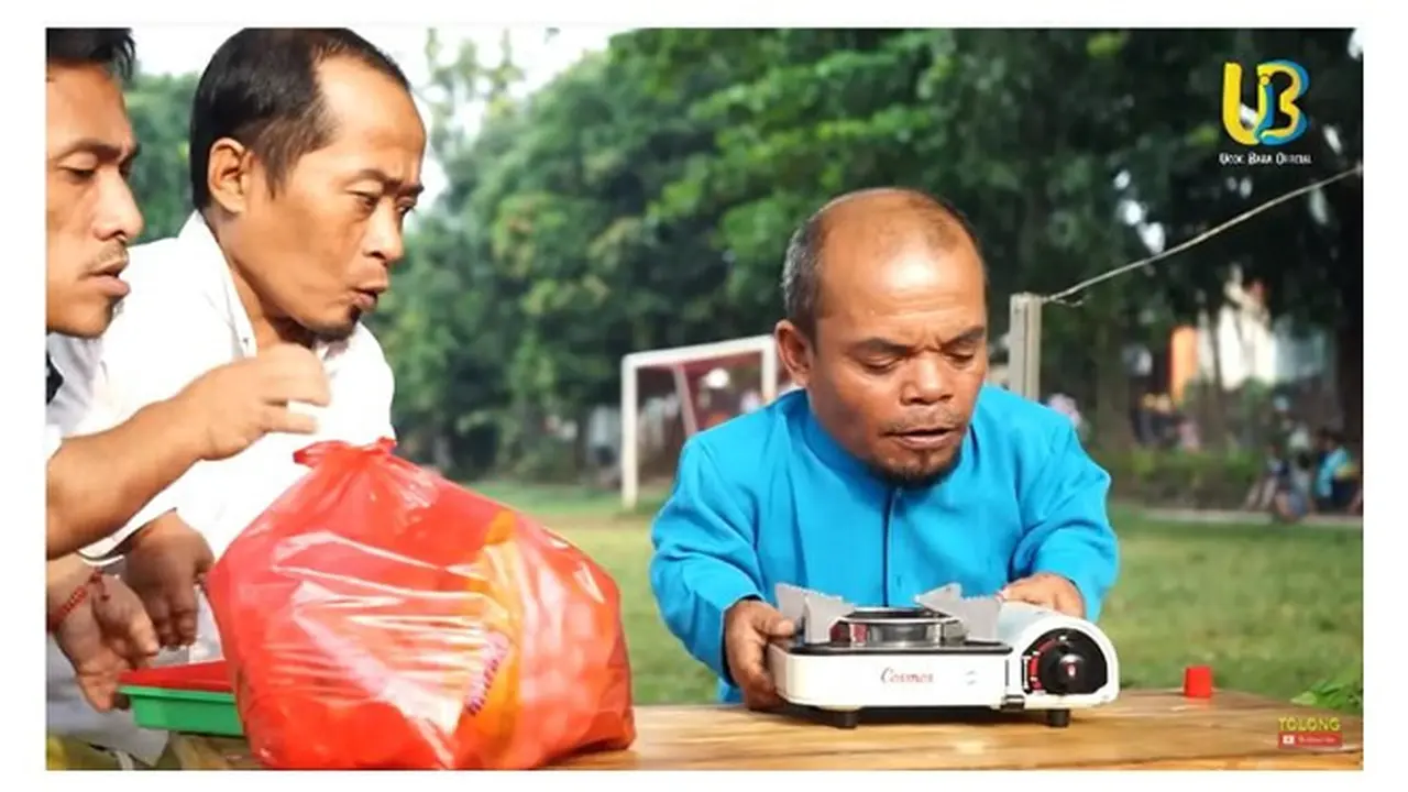 Sepi Kerjaan, Ini 10 Potret Ucok Baba Banting Setir Jualan Sosis Bakar ...