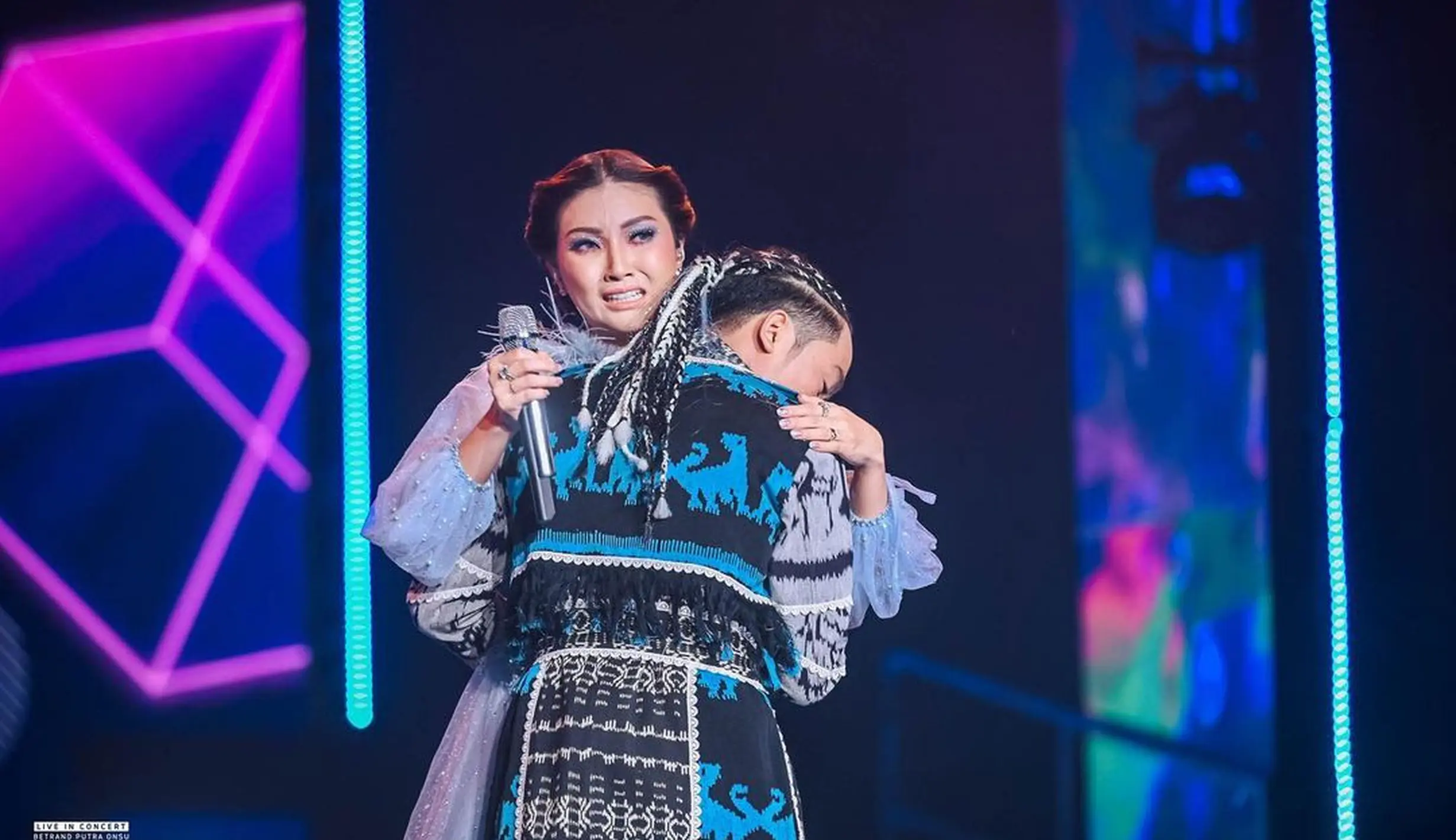 Sarwendah Tak Kuasa Menahan Air Mata Tampil Bareng Betrand Peto Putra Onsu di Konser Pertamanya ...