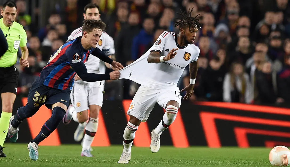 Foto: Ketika Gavi Dibuat Frustasi Dengan Dua Pemain MU Ini - Dunia Bola.com