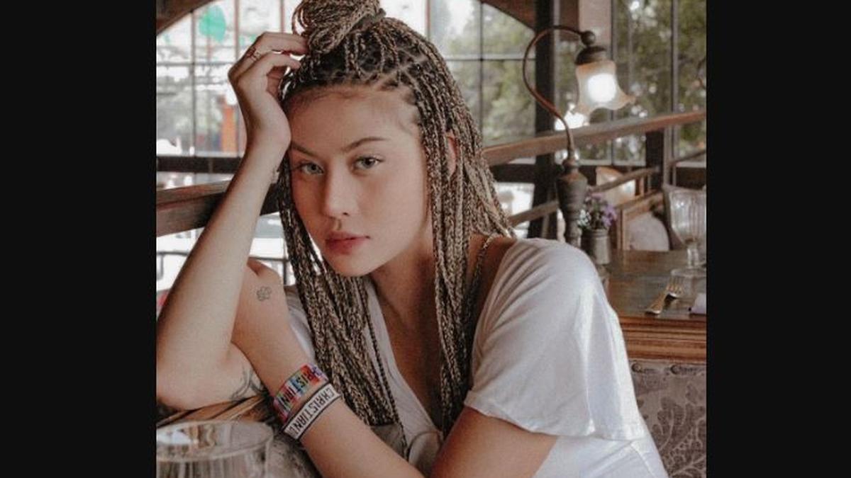 Cornrows, Gaya Rambut Baru Awkarin yang Berbiaya Rp 2,8 Juta ...