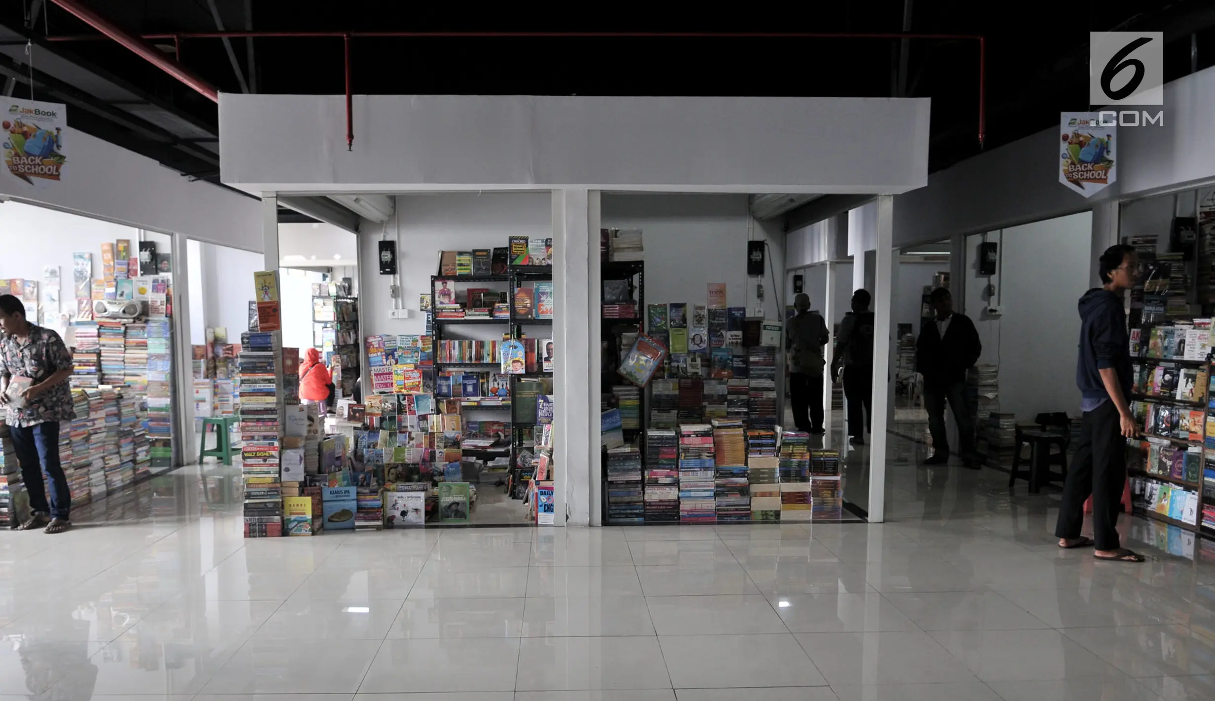 FOTO: Wisata Buku Pasar Kenari Sepi Pembeli - Foto Liputan6.com