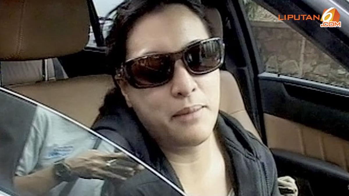 Jane Shalimar Adukan Sopir Taksi ke Polisi - ShowBiz Liputan6.com