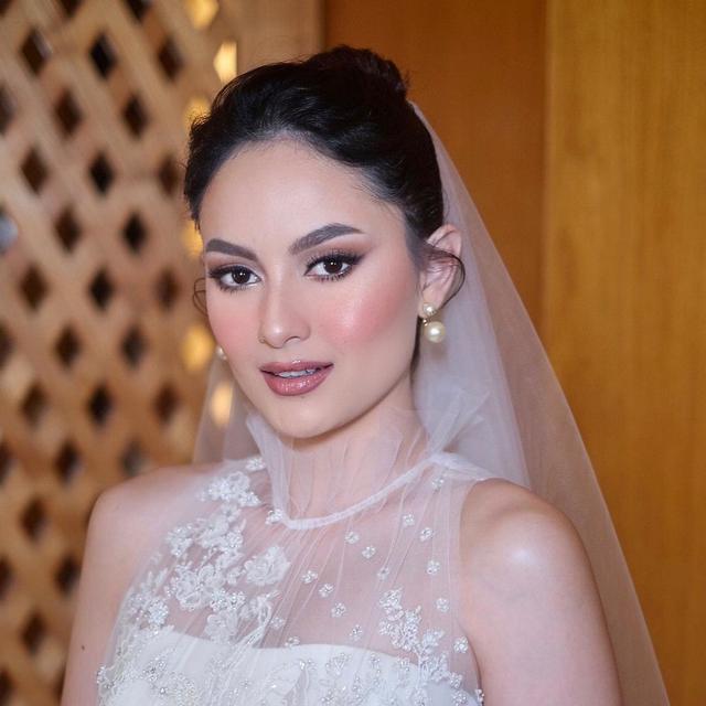 6 Momen Pernikahan Artis Clara Bernadeth, Elegan dan Bernuansa Putih