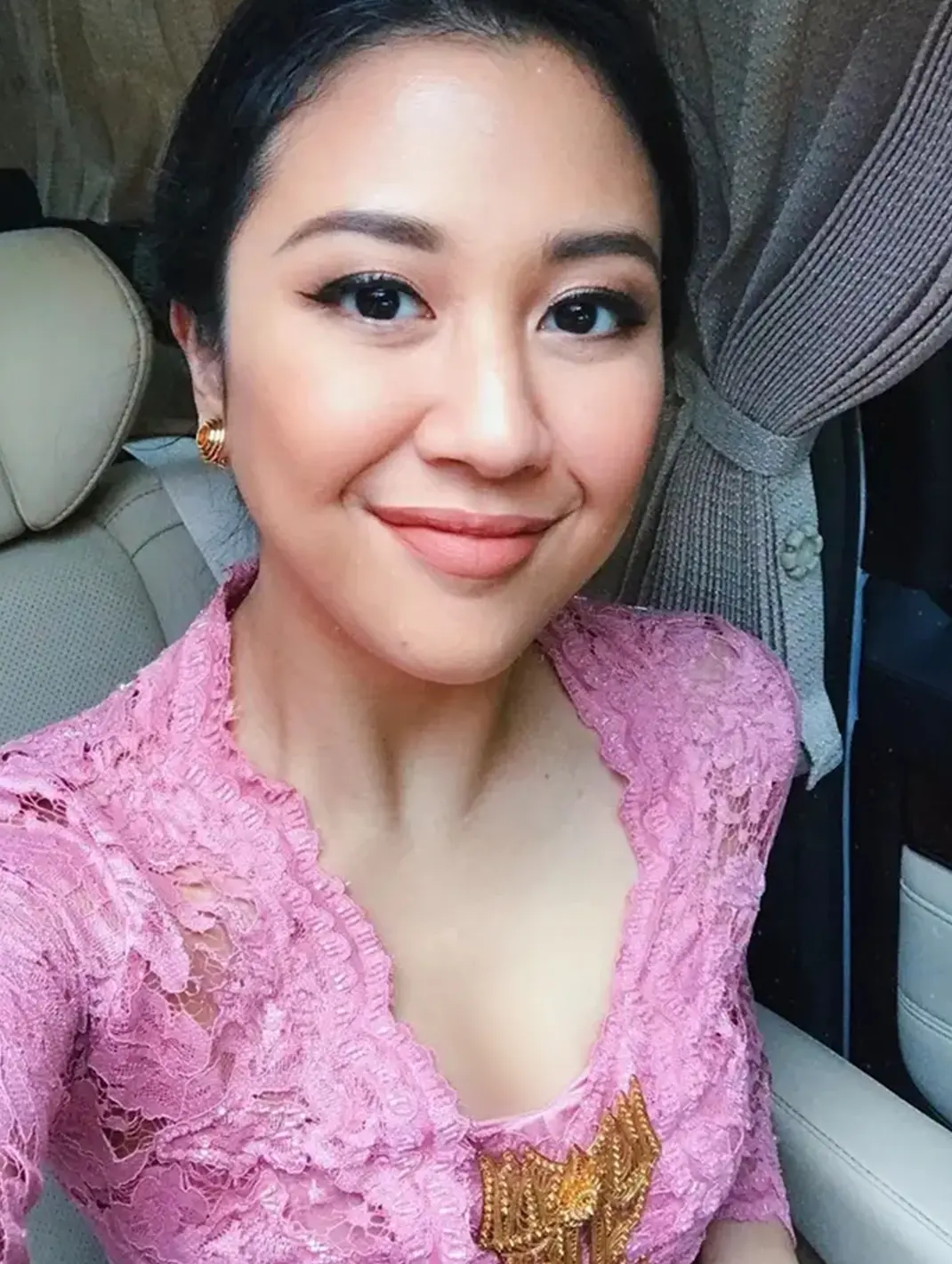 Penampilan Sherina Munaf dalam Balutan Kebaya Ini Curi Perhatian - Foto ...