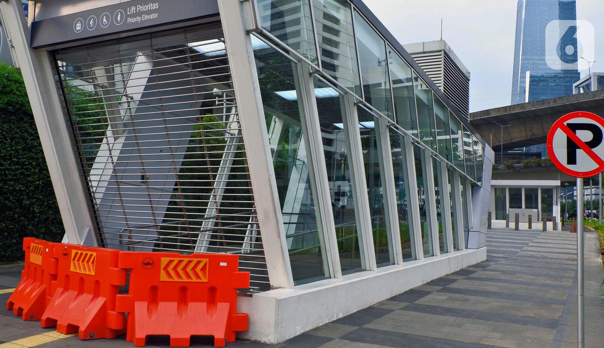 FOTO: Stasiun MRT Benhil dan Senayan Ditutup - Foto Liputan6.com