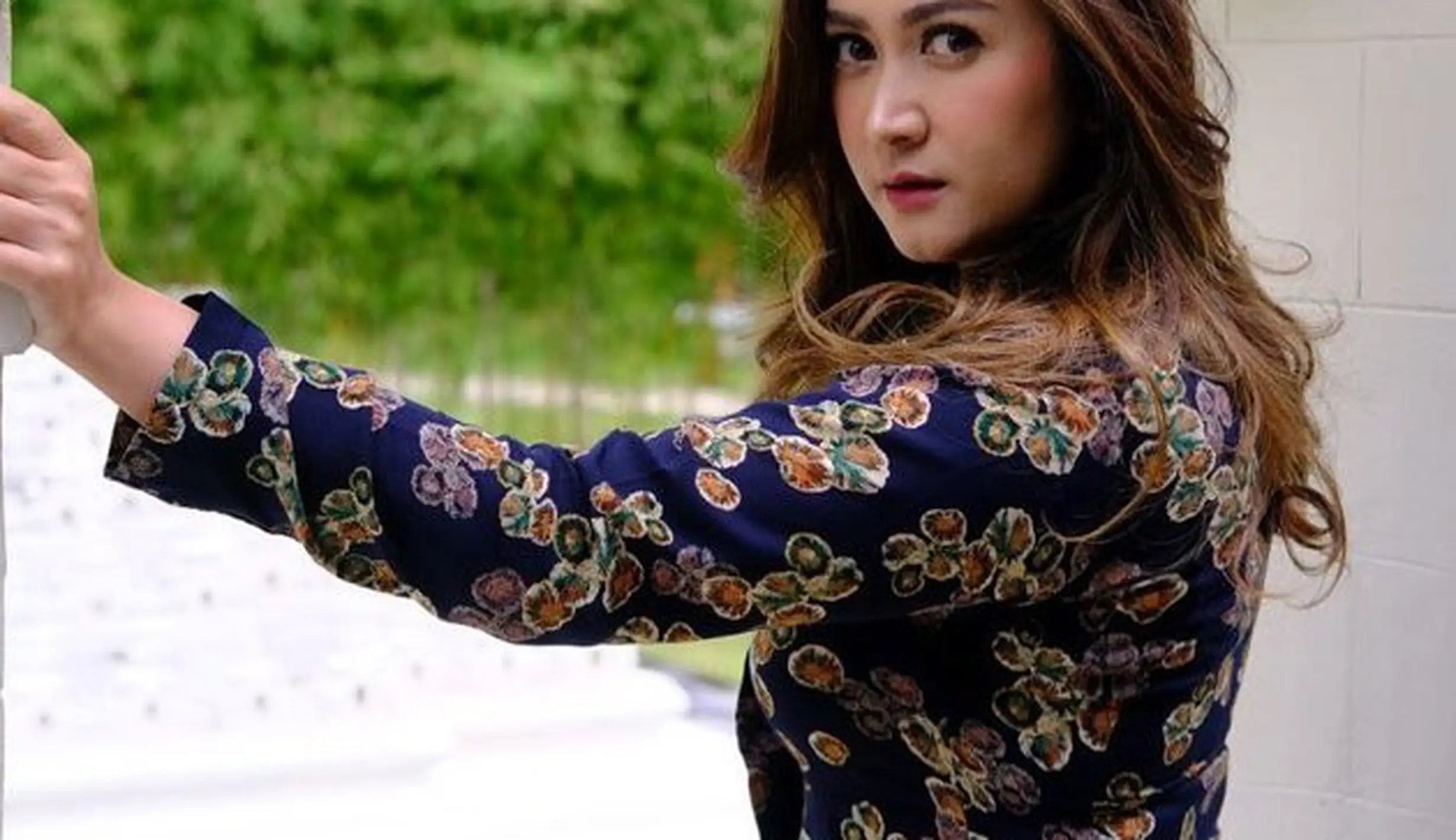 Mengaku Ogah Nikah, Ini 6 Potret Cantik Nafa Urbach yang Disebut Seperti Bidadari - Photo Fimela.com