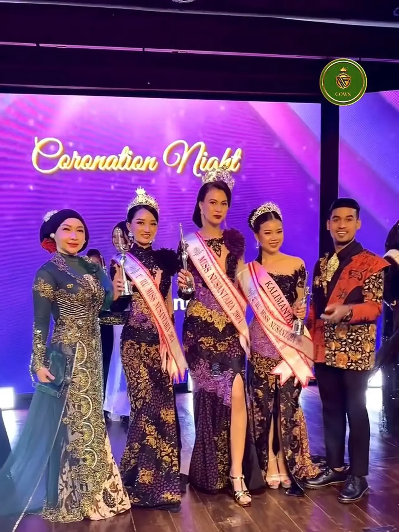 6 Potret Roro Fitria Tampil Menawan Pakai Kebaya Hijau Menyala Hadiri ...