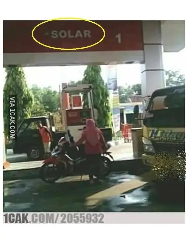 Kumpulan Potret Kocak Ibu-Ibu Isi Bensin di SPBU, Bikin Cekikikan ...