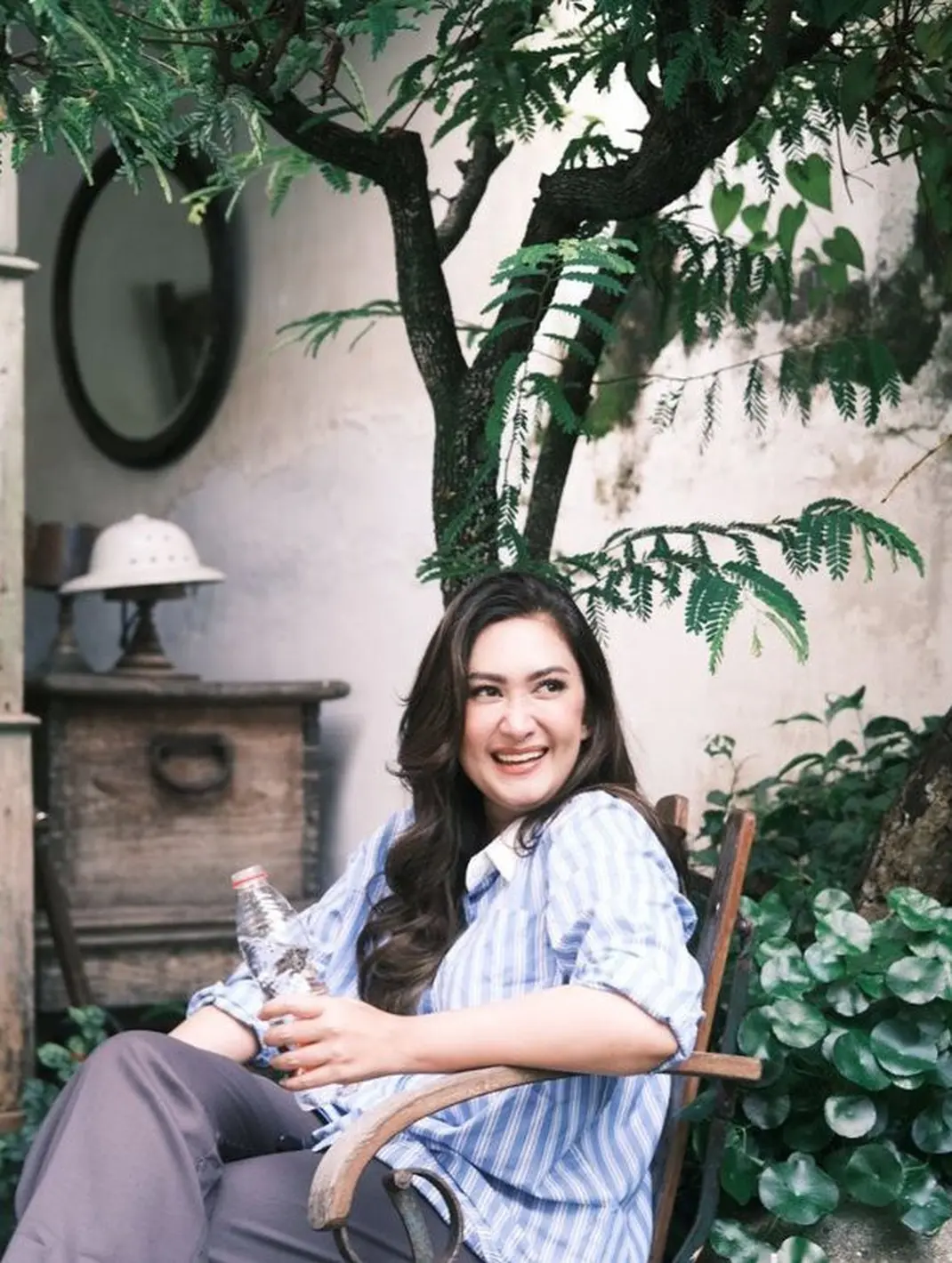 Mengaku Ogah Nikah, Ini 6 Potret Cantik Nafa Urbach yang Disebut Seperti Bidadari - Photo Fimela.com