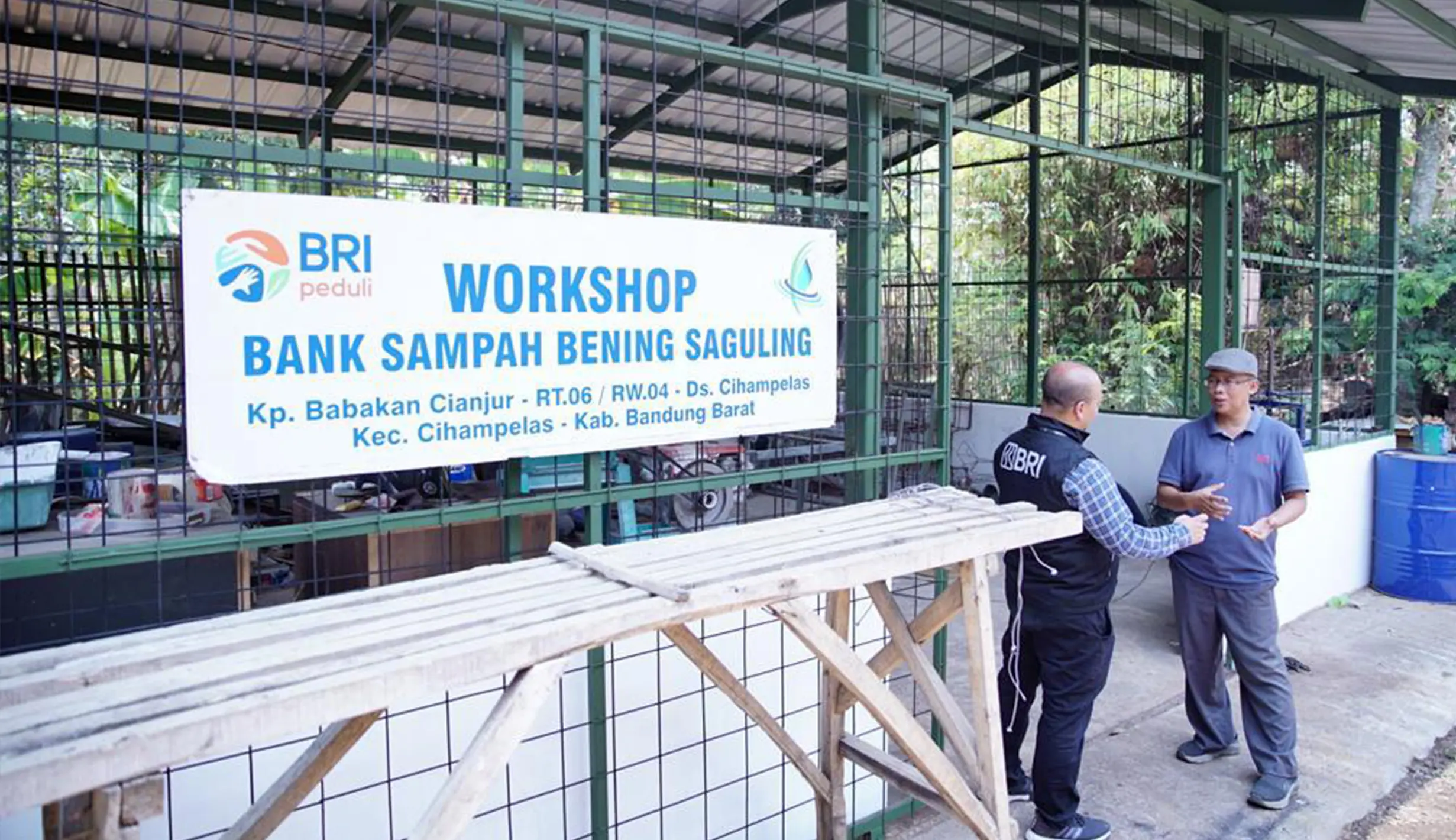 BRI Peduli Gandeng Yayasan Bening Saguling Kelola Sampah Sungai Citarum - Foto Liputan6.com