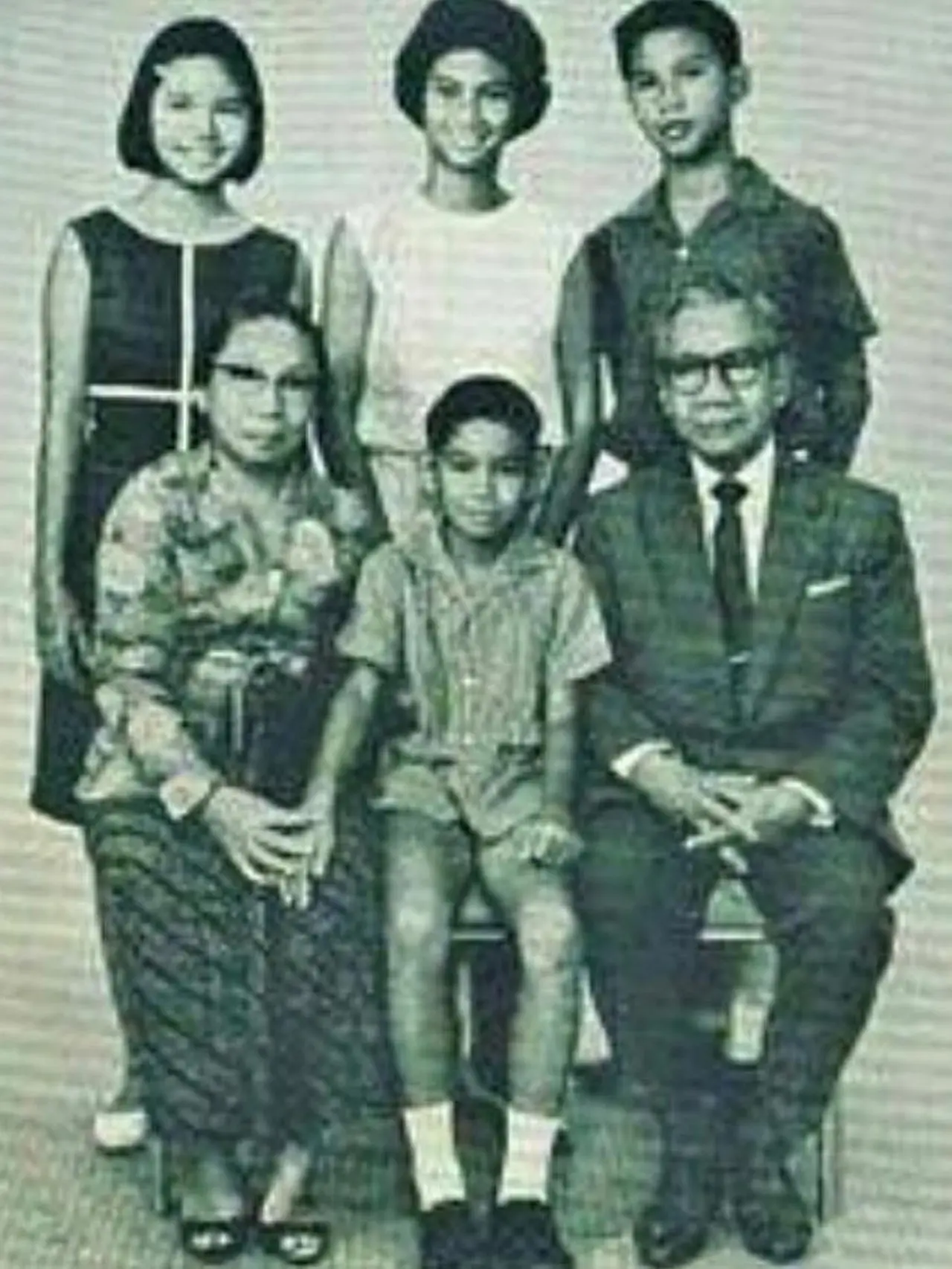 8 Potret Masa Kecil Prabowo Subianto yang Penuh Senyum - Hot Liputan6.com