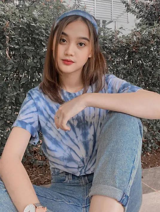 Makin Gemas, Ini Gaya Esta Pramanita Saat Pakai Bando - Foto Liputan6.com