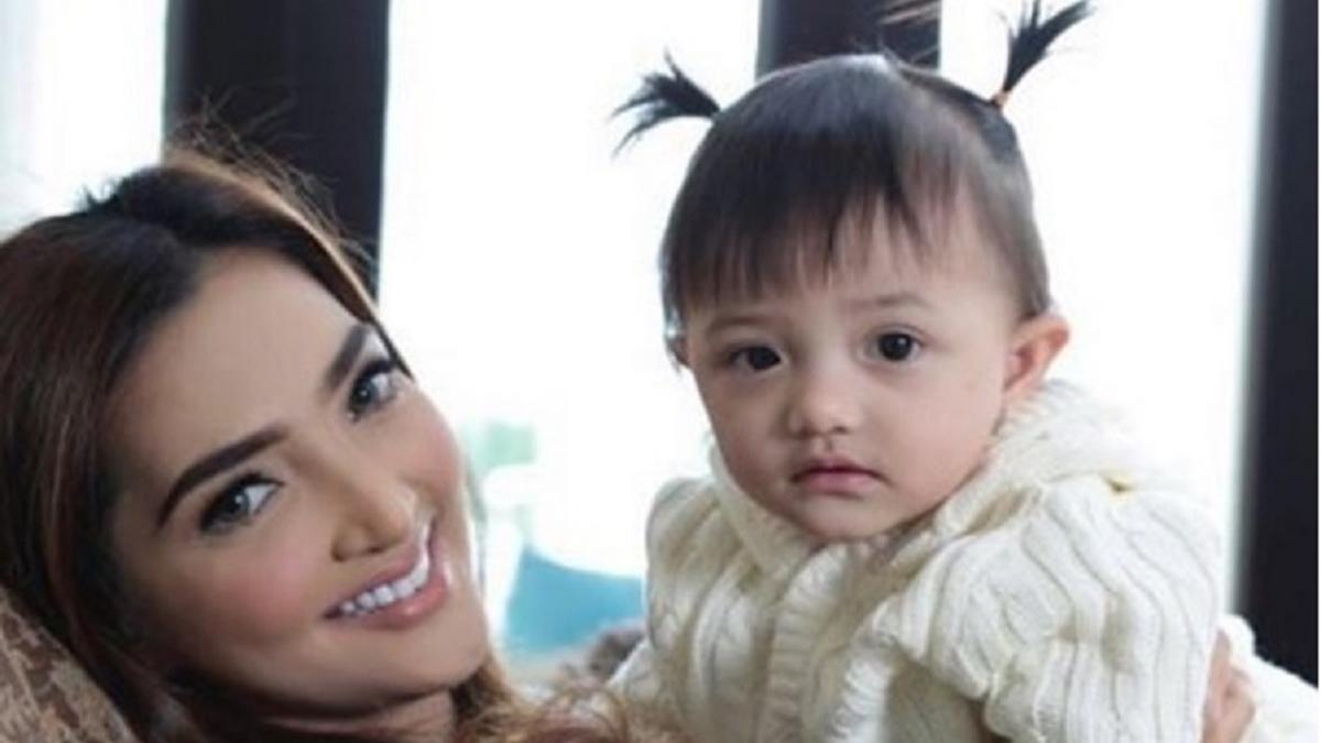 Menggemaskan, Pose Anak Ashanty Seperti Model Profesional