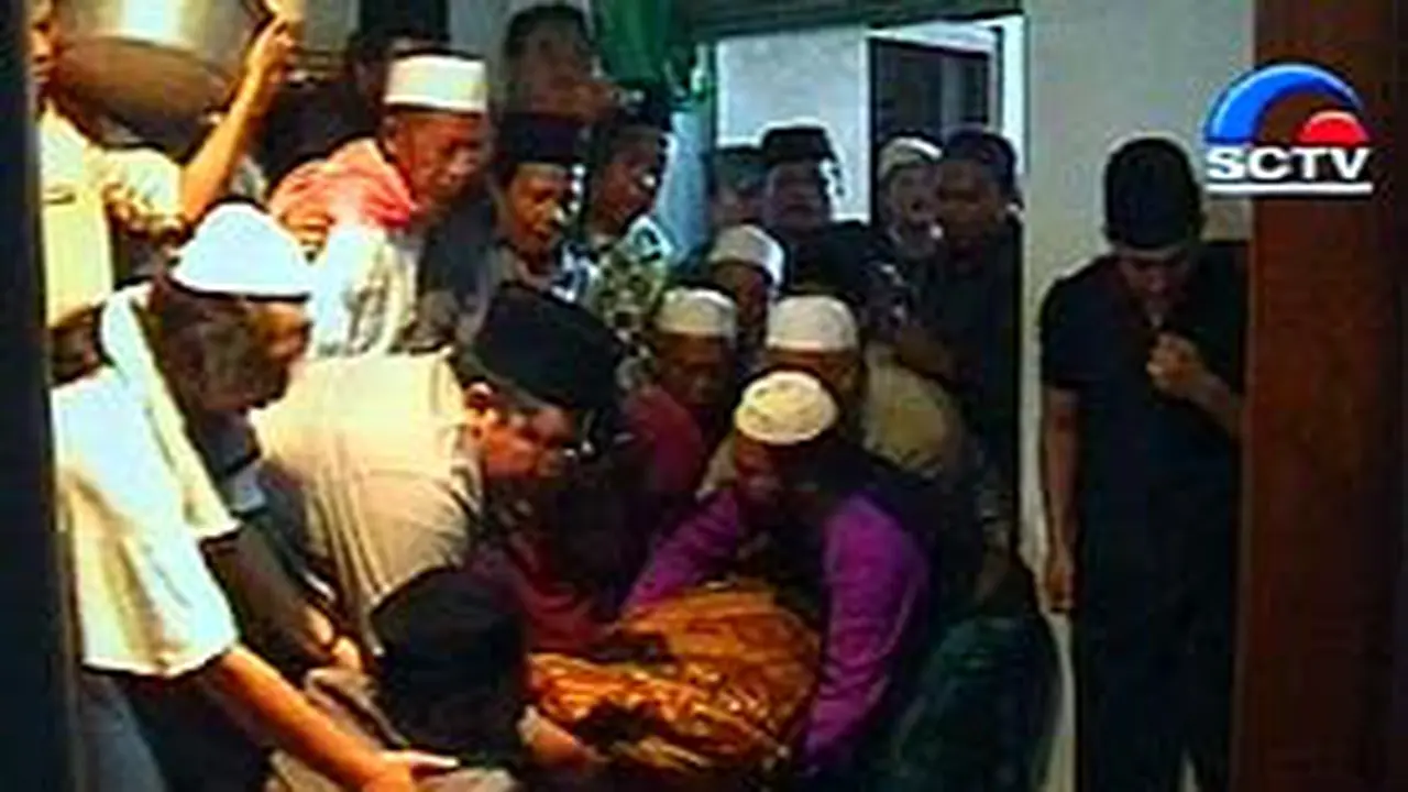 Gus Maksum, Pengasuh Pesantren Lirboyo Wafat - News Liputan6.com