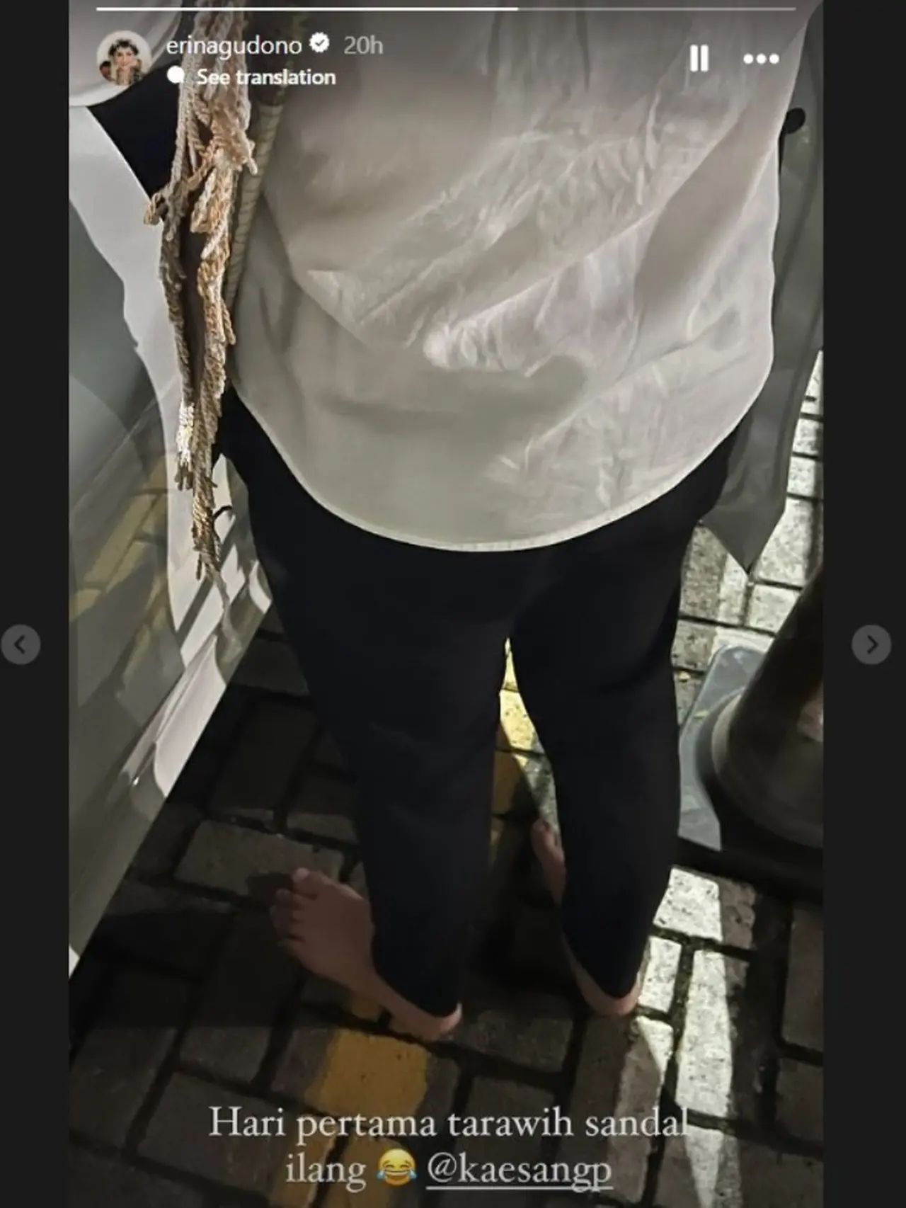 Erina Gudono Bagikan Foto Kaesang Pangarep Nyeker Kehilangan Sandal Sepulang Tarawih Pertama di ...