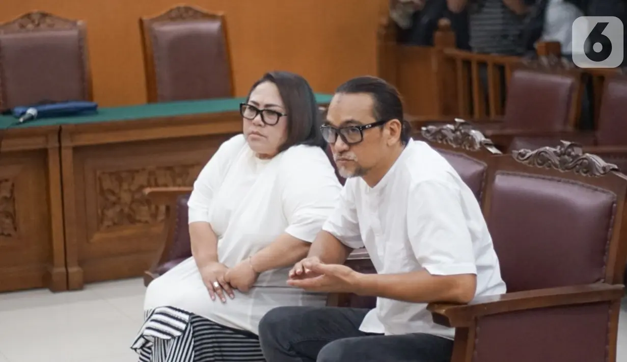 FOTO: Pelawak Nunung dan Suaminya Dituntut 1,5 Tahun Penjara - Foto ...
