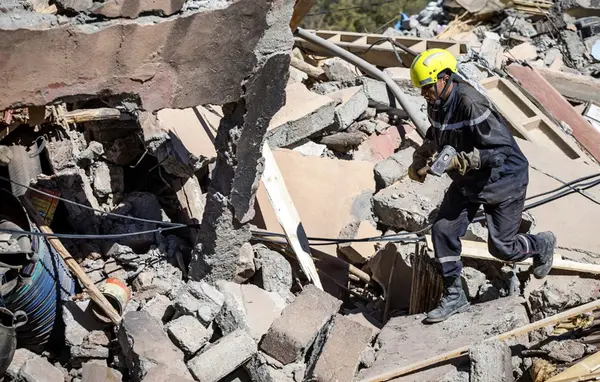 Raslinna Rasidin Bersama Buruh Cantik, Berjuang Melawan Kekerasan ...