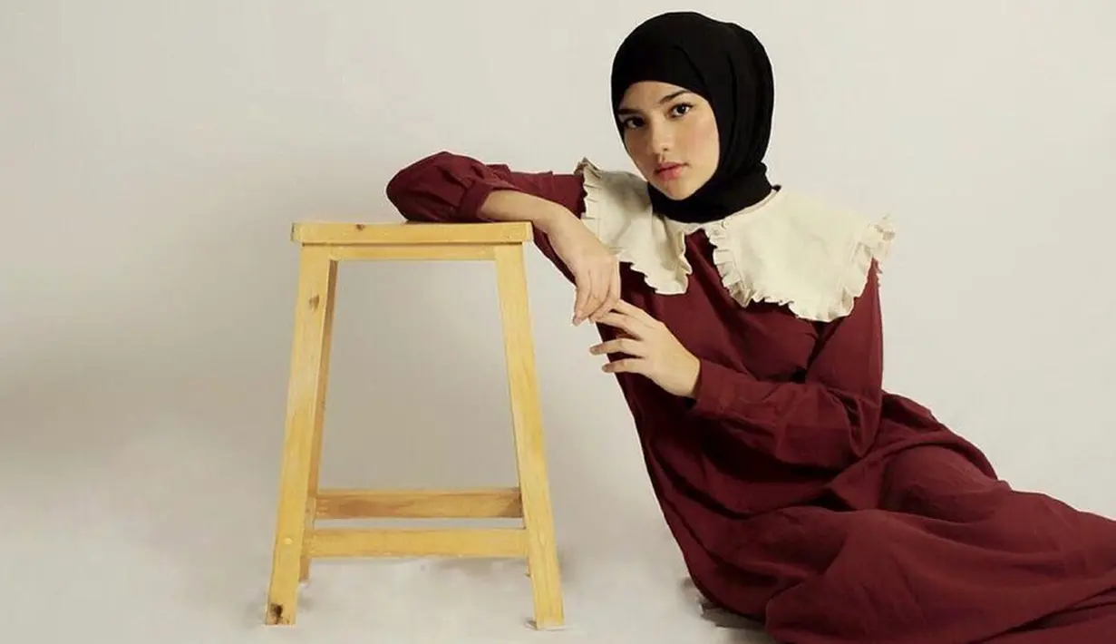 Potret Davina Karamoy Tampil Berhijab, Tetap Stylish - Foto Liputan6.com