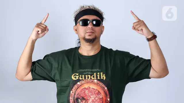 Anggy Umbara Bakal Merilis Official Trailer Film Gundik Di Pantai ...