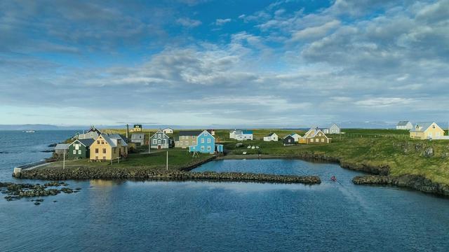6 Keindahan Flatey Island, Pulau Terbaik di Dunia dengan 7 Penduduk ...