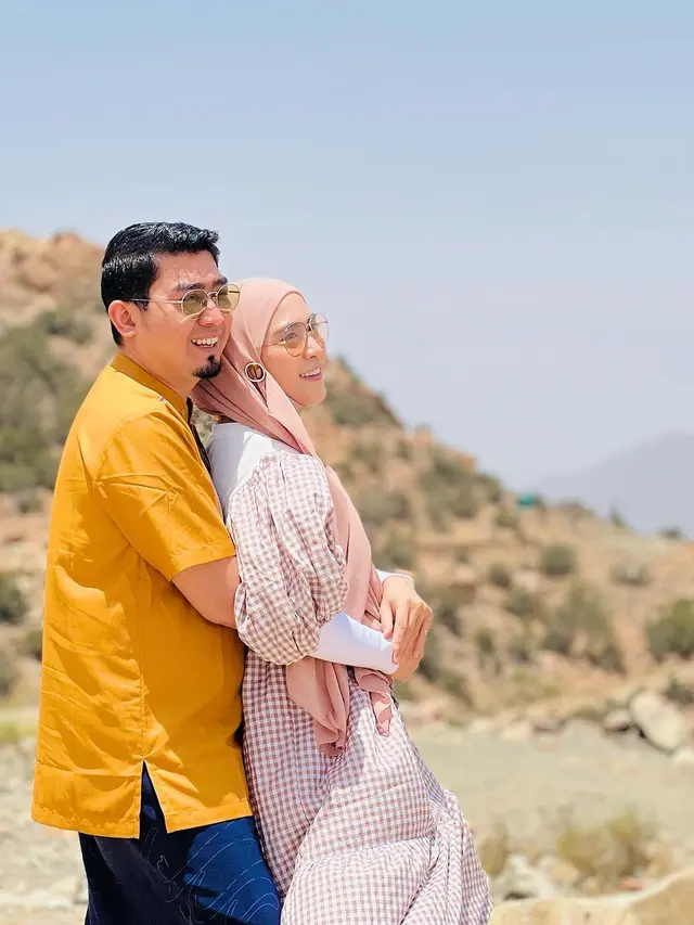 Ingin Poligami, Ini 7 Potret Ustaz Solmed Bareng April Jasmine usai 13 Tahun Menikah - Hot ...