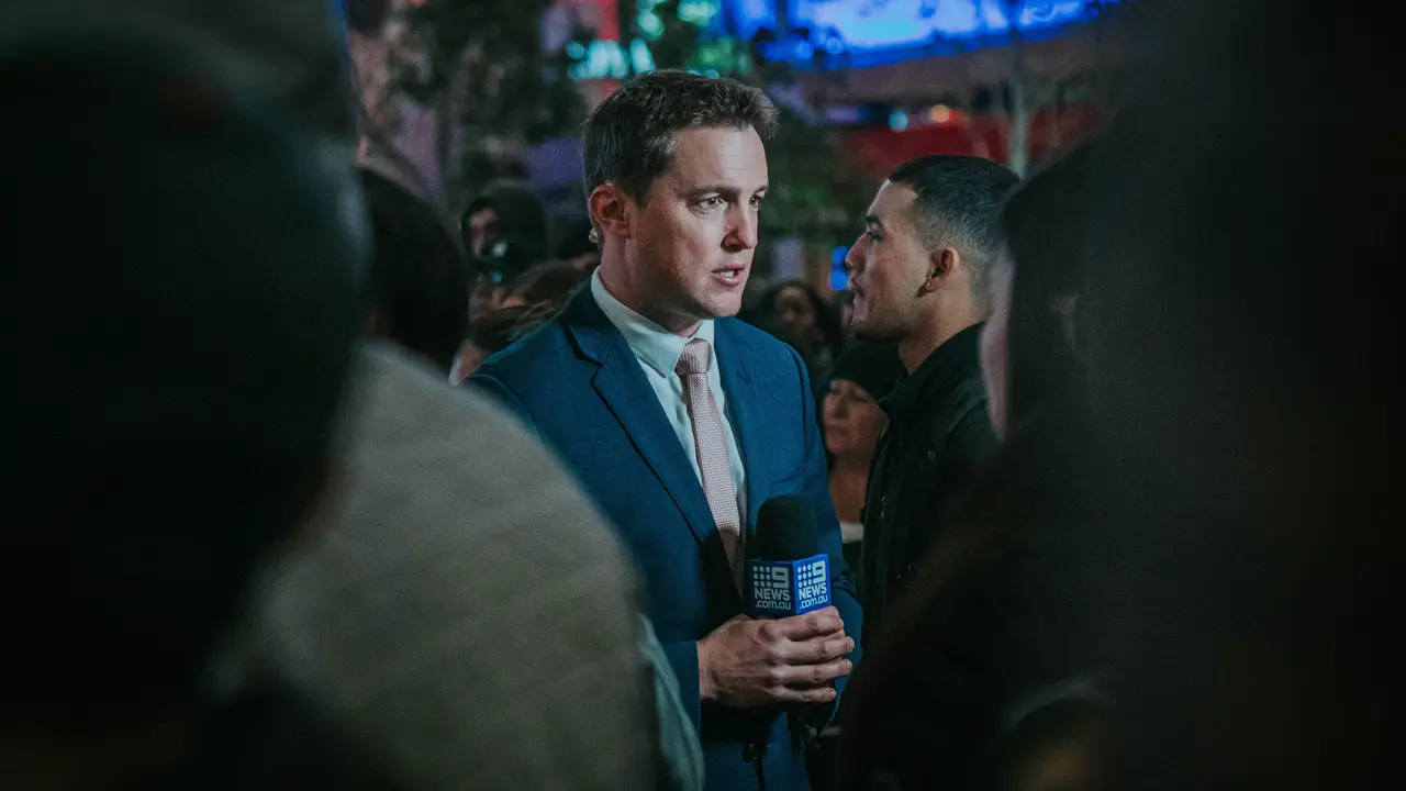 5 Contoh Teks Pembawa Berita Reporter Berbagai Topik - Ragam Bola.com