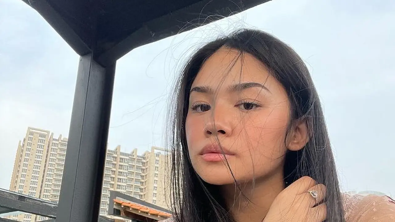 Potret Cantik Tiarani Savitri, Anak Sambung Ahmad Dhani yang Jarang ...