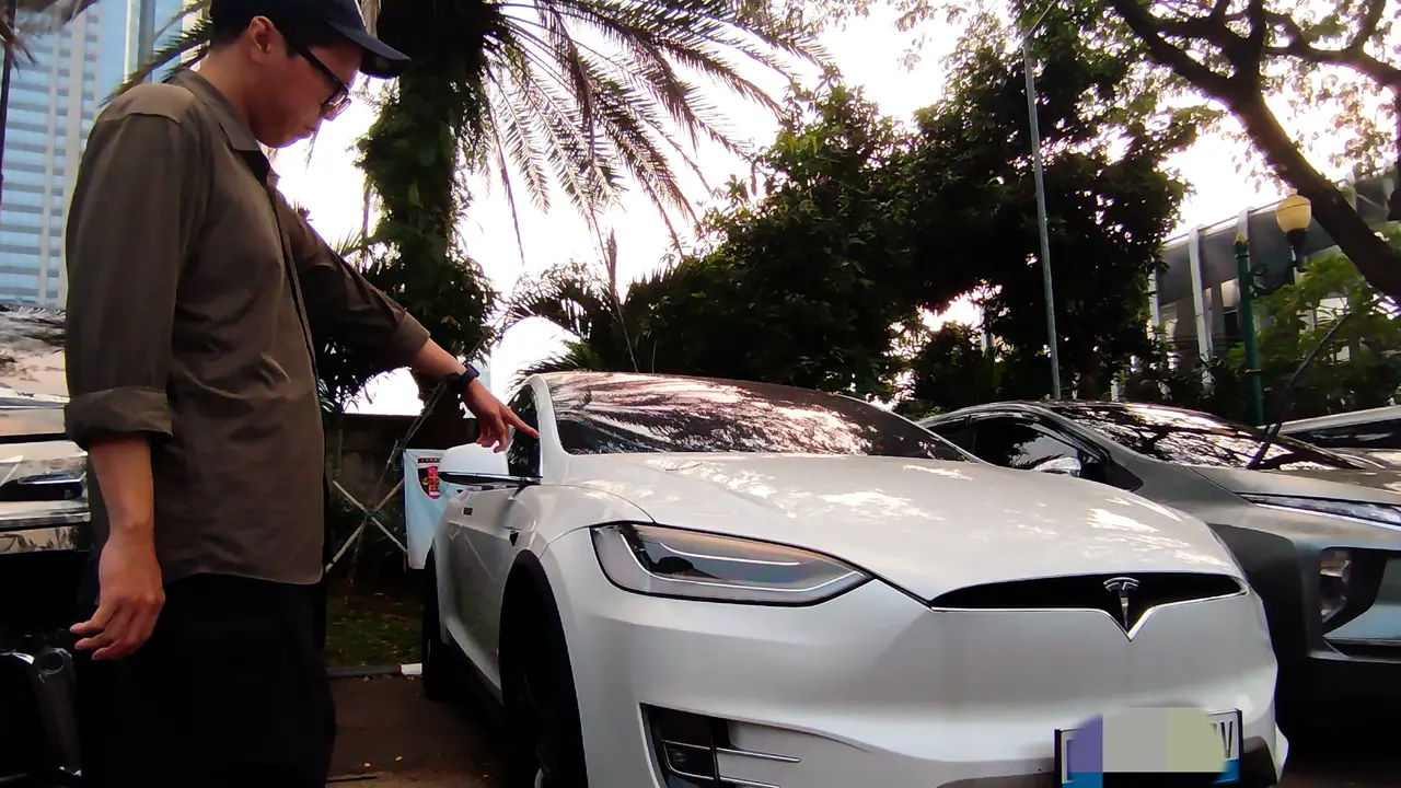 Polisi Sita 8 Mobil Mewah dengan Pelat Palsu DPR, Ada Tesla Model X ...