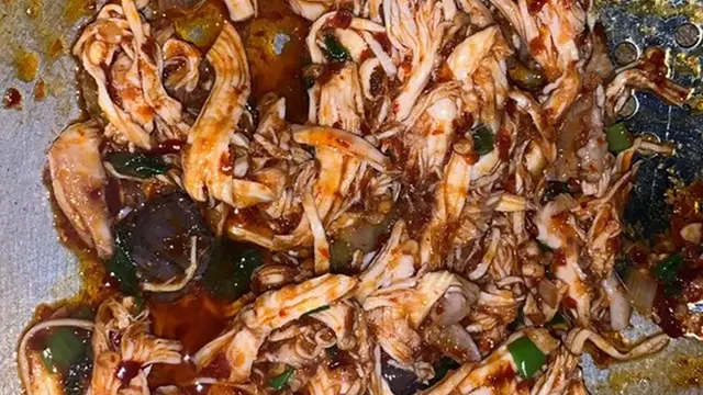 6 Resep Ayam Suwir Pedas Hidangan Sederhana Yang Menggugah Selera