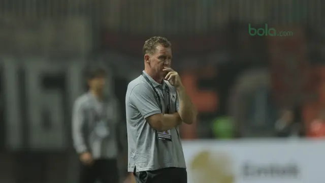 Persipura Memuji Keberanian Peter Butler - Indonesia Bola.com