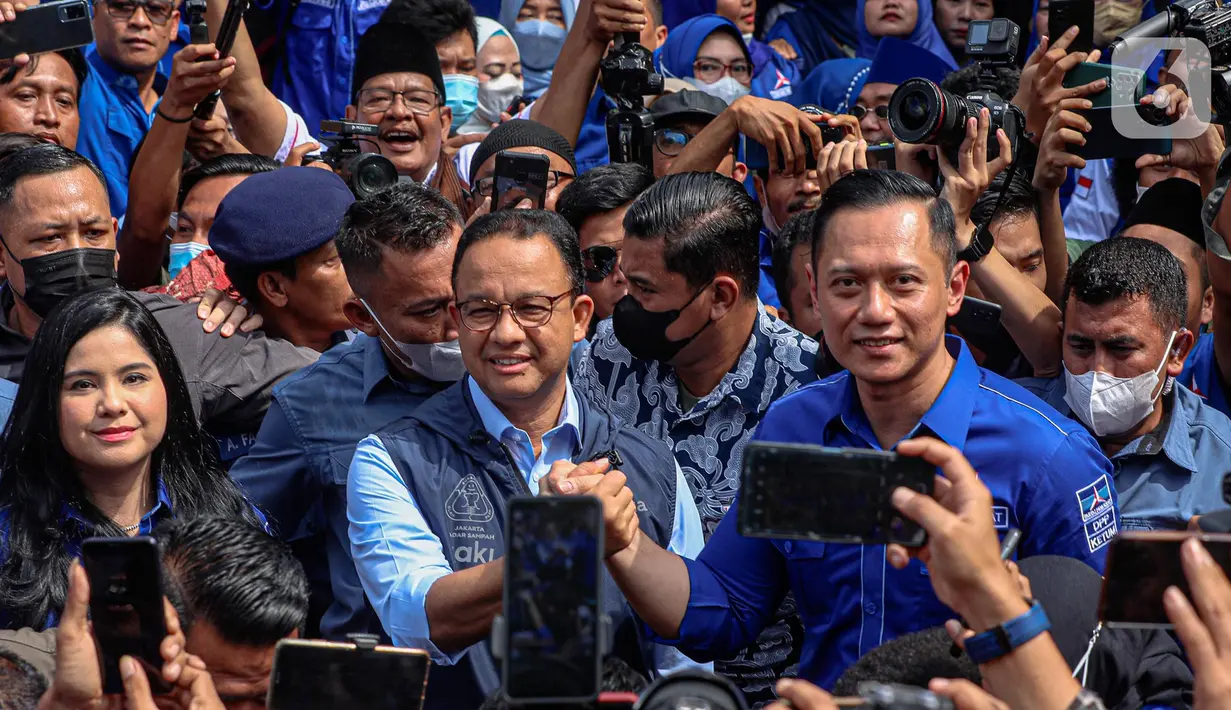 Senyum Anies Baswedan Saat Sambangi Markas Demokrat - Foto Liputan6.com