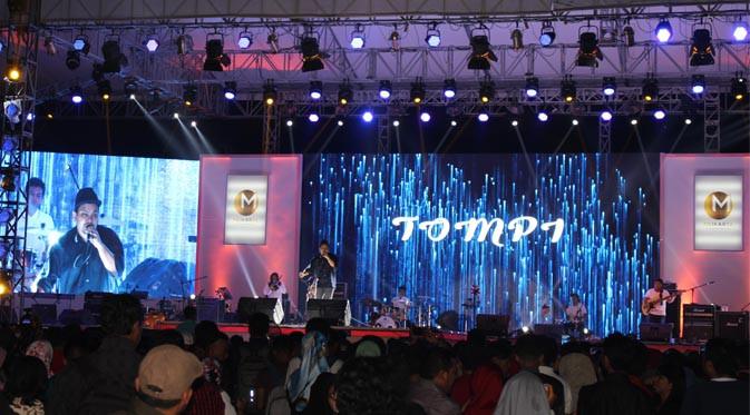 Lagu Hits Tompi Hibur Penonton Meikarta Music Festival - ShowBiz ...