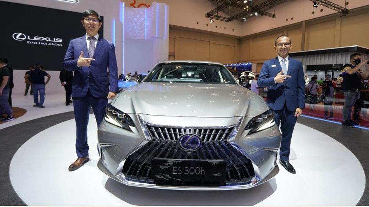 Ukuran Baterai New Lexus ES 300h Lebih Kecil tapi Performa Tak ...