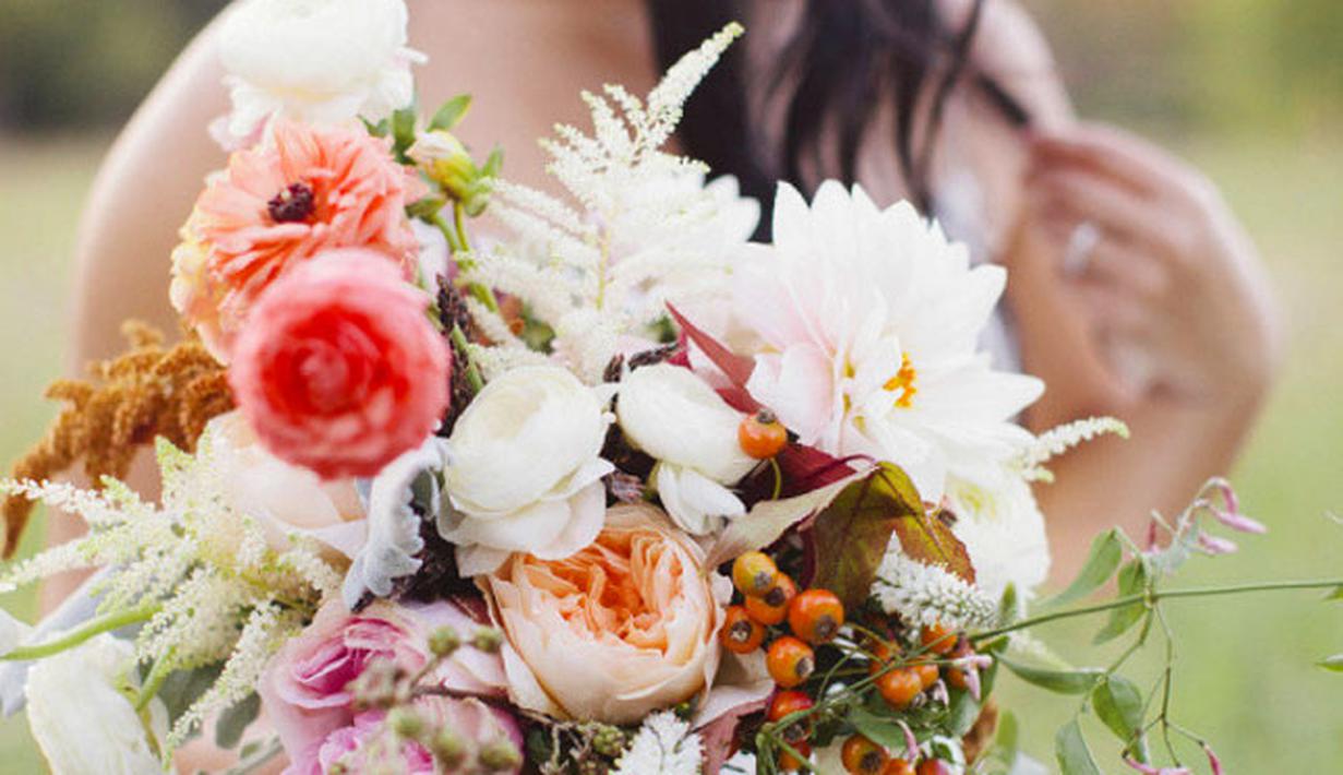 14 Inspirasi Buket Bunga Segar yang Cocok untuk Pernikahan - Photo ...
