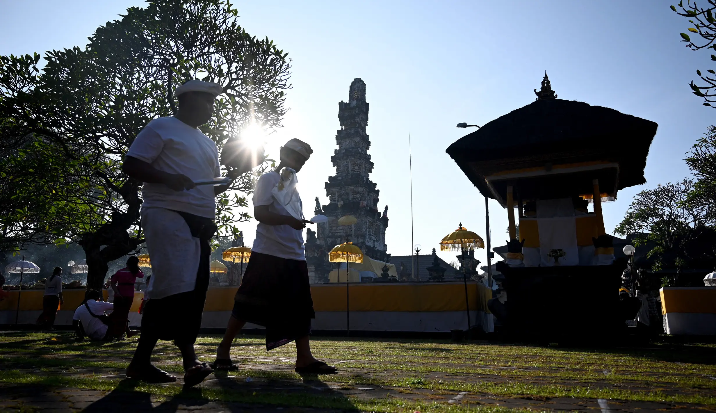 FOTO: Sembahyang Hari Raya Galungan di Bali - Foto Liputan6.com
