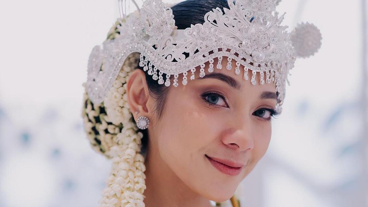 Inspirasi Gaya Makeup Pengantin Sunda ala Dinda Kirana, Sederhana namun ...