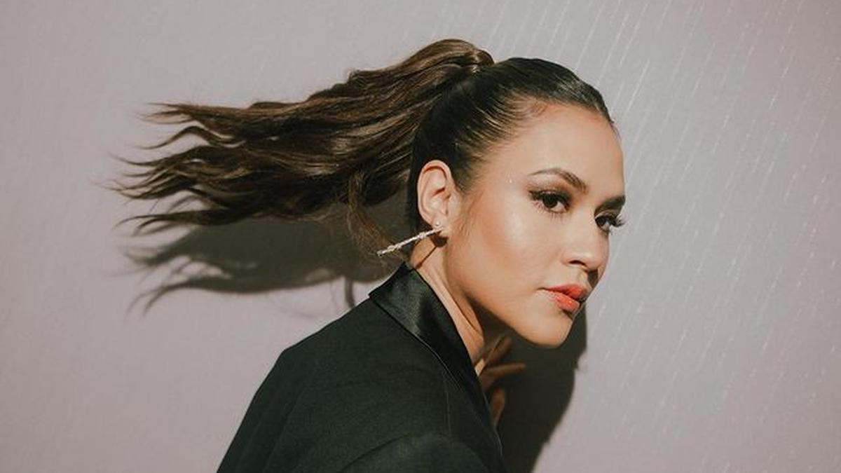 Lirik Lagu Biar Menjadi Kenangan dari Raisa dan Ahmad Dhani, Hit Besar ...