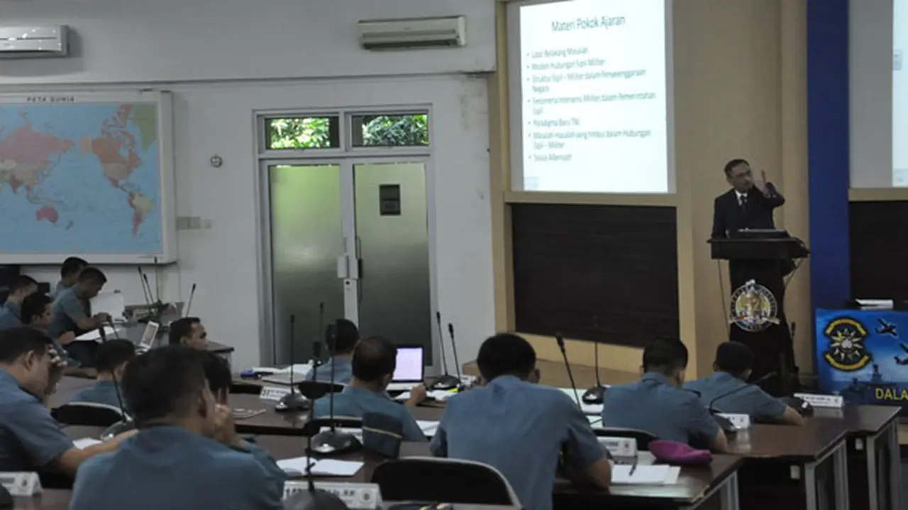 Indria Samego Berbagi Ilmu dengan Prajurit - Citizen6 Liputan6.com