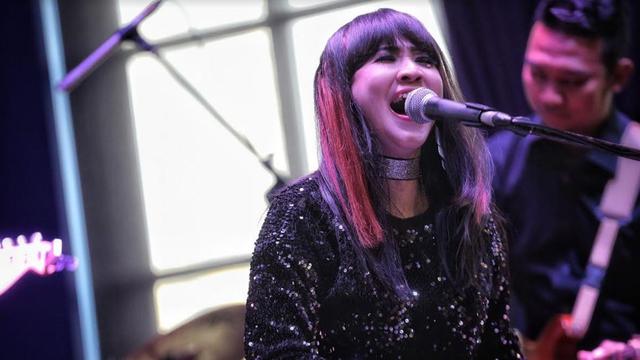 Rilis Single Baru, Ita Purnamasari Daur Ulang Lagu Nike Ardilla ...
