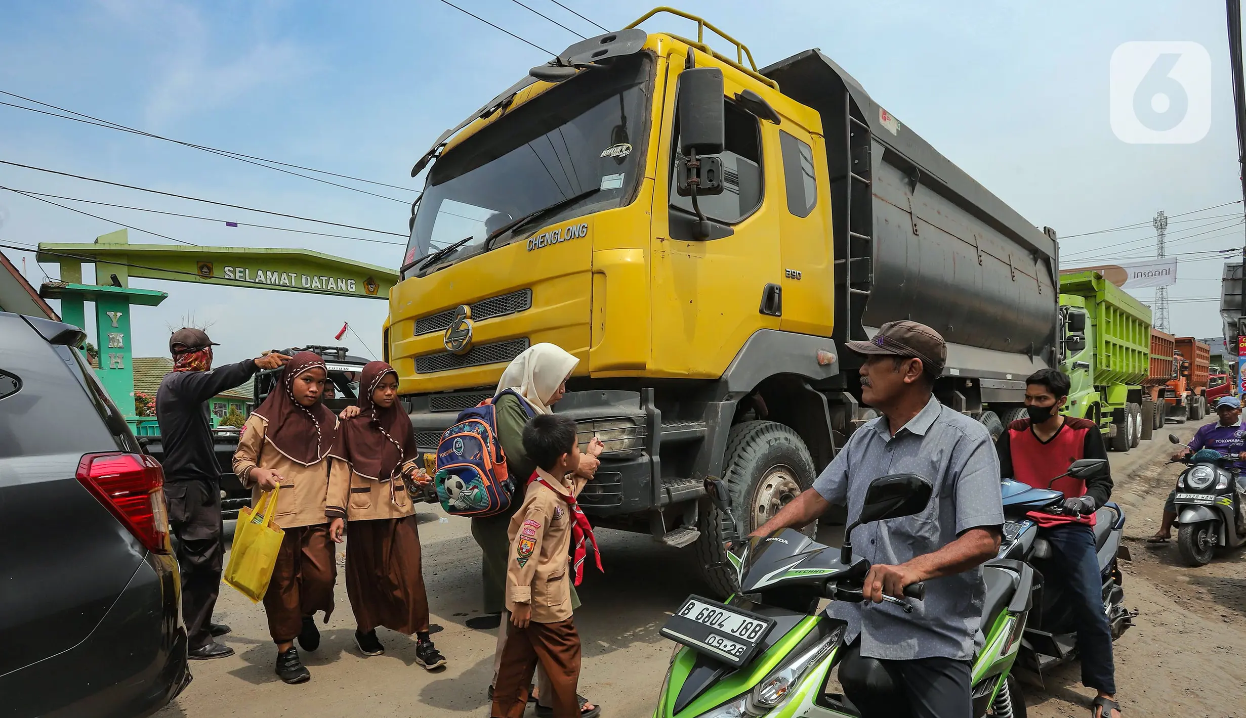Imbas Unjuk Rasa Sopir Truk, Jalan Raya Parung Panjang Macet Parah ...