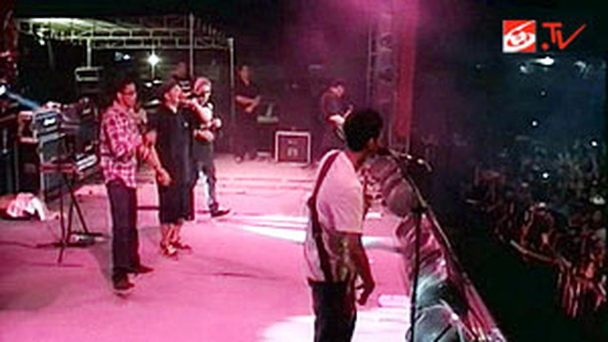 Bondan Prakoso Hibur Warga Balii - ShowBiz Liputan6.com