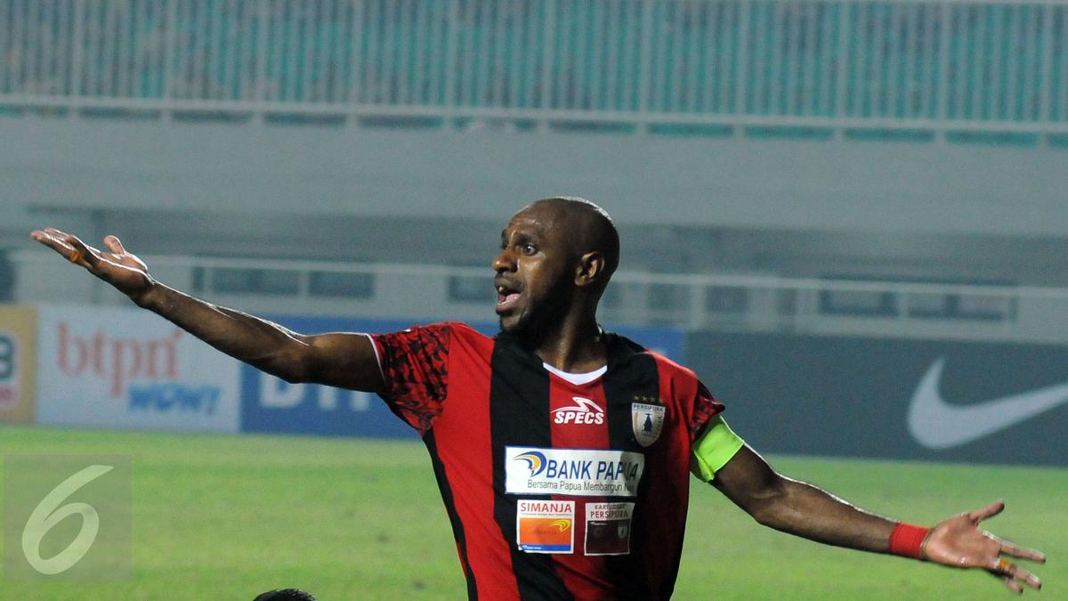 Boaz Cedera di Latihan Timnas Indonesia