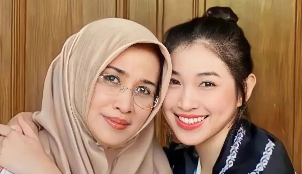 Potret Member JKT48 Bersama Sang Ibu, Sama-Sama Cantik - Foto Liputan6.com