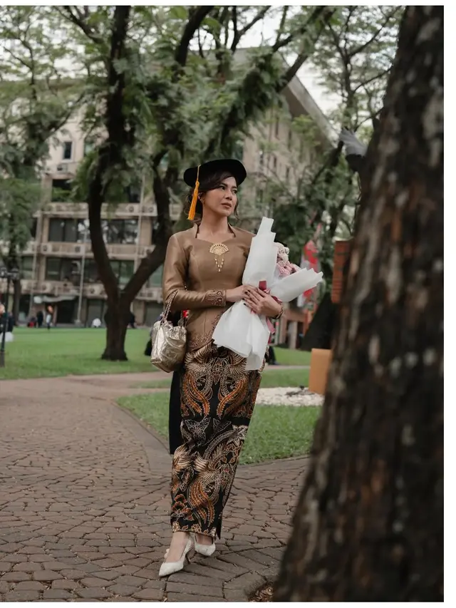 6 Seleb Wanita Wisuda Pakai Kebaya di Sepanjang Tahun 2025, Inspirasi Gaya
