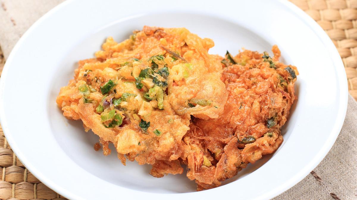 Cara Membuat Telur Dadar Krispi yang Bikin Nagih - Food Fimela.com