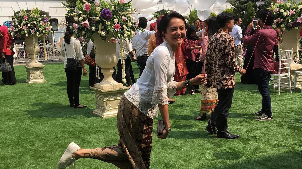 Poppy Sovia Saksikan Pernikahan Putri Titian - Junior Liem ...